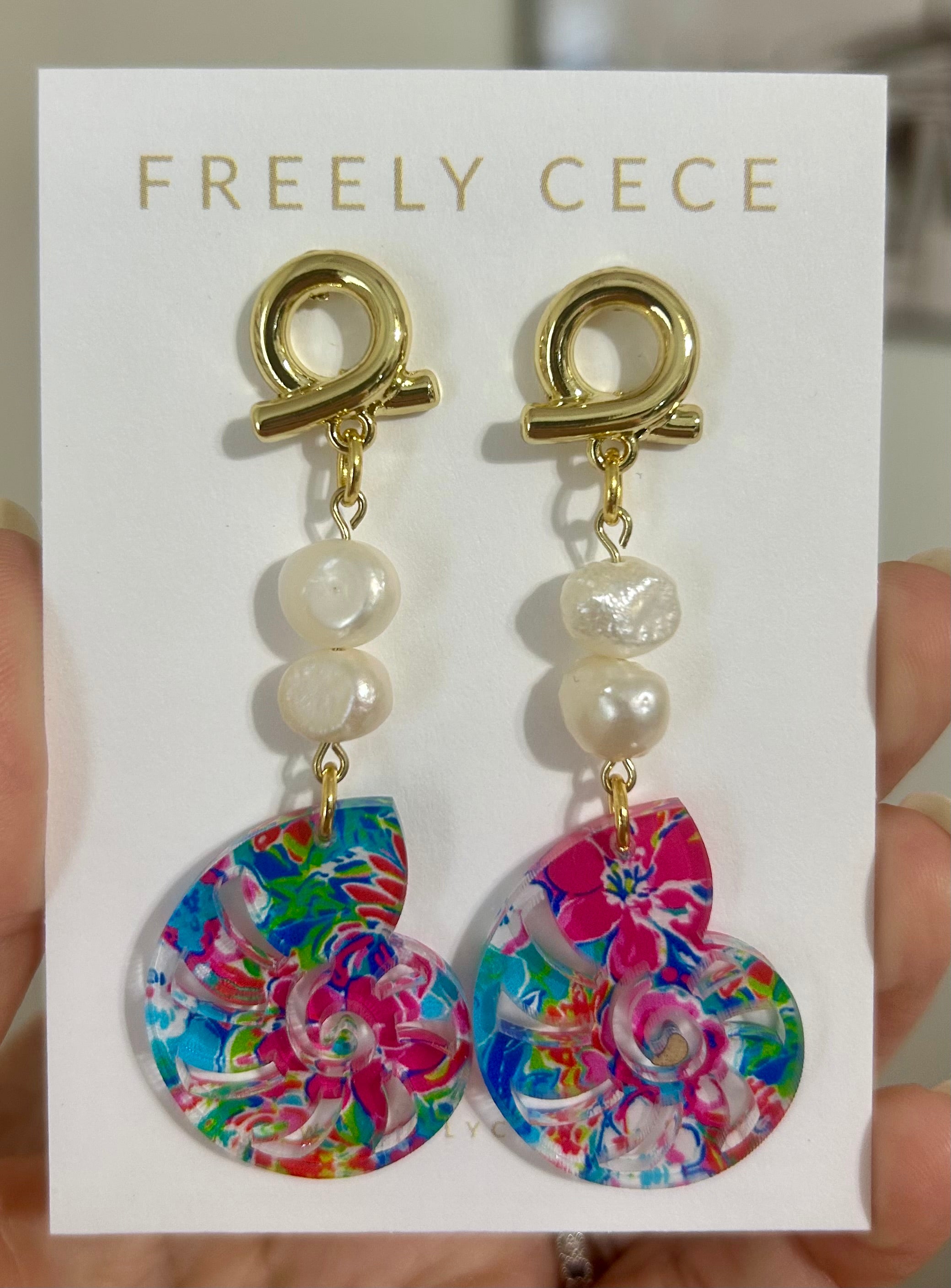 Pearl Shell Dangle – Freely Cece